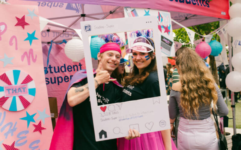 University students - Student Super